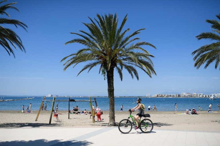 Na costa espanhola, estrangeiros experimentam a “nova normalidade ...