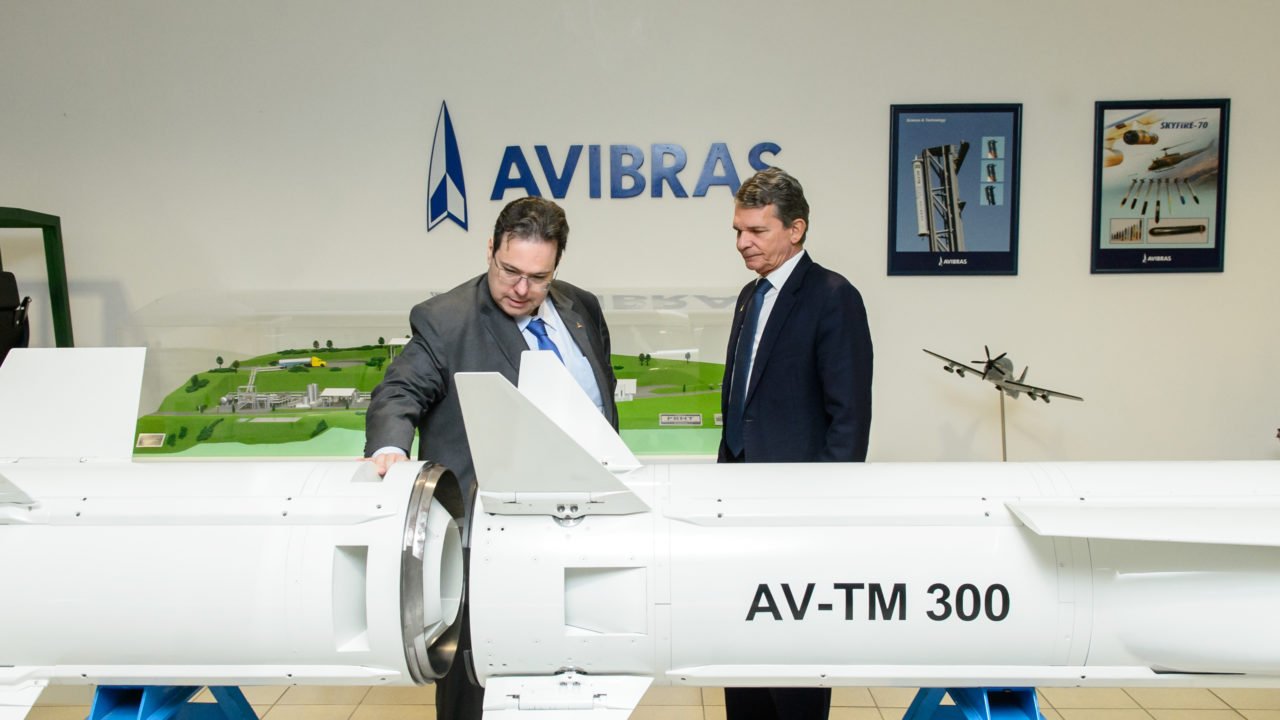 Avibras demite 420 e entra com pedido de recuperação judicial