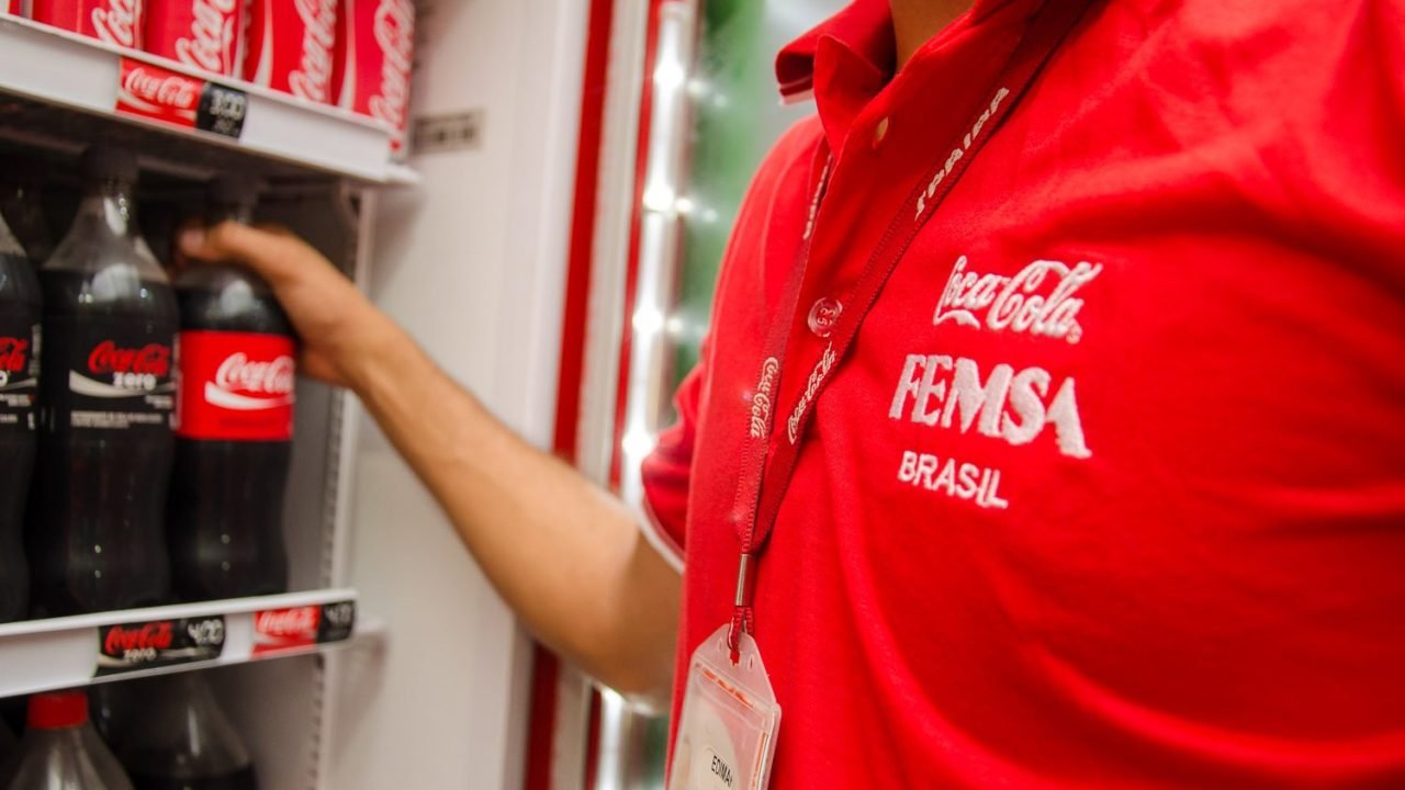 Coca-Cola FEMSA tem 69 vagas em 7 Estados com diversos benefícios