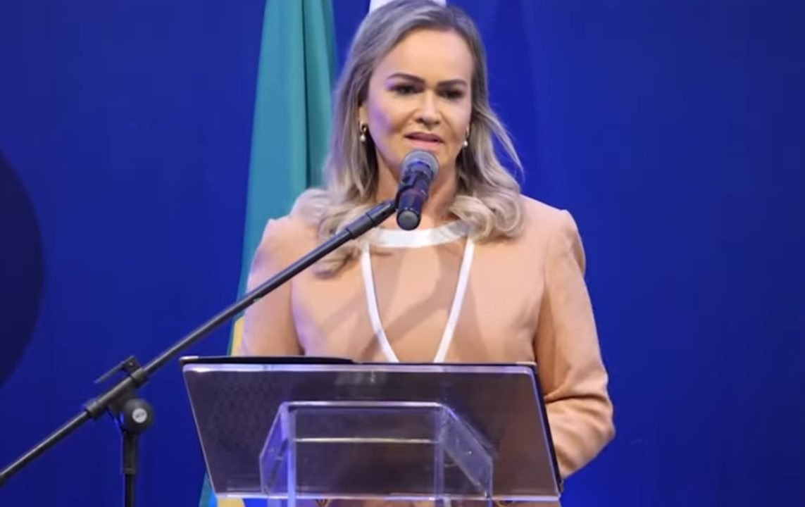 Lula deve exonerar ministra que fez campanha com miliciano? Entenda